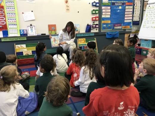 Erica from America Shares with Children Her Love of Swimming - Woman ...